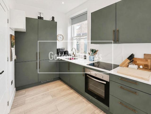 North Street, Dorking RH4, 1 bed flat to rent, £1,300 pcm | PrimeLocation