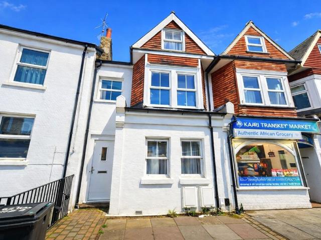 North Street, Eastbourne BN21, 1 bed maisonette to rent, £875 pcm | PrimeLocation