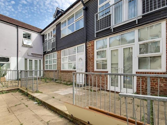 North Street Flat 7, Worthing BN11, Studio to rent, £750 pcm | PrimeLocation