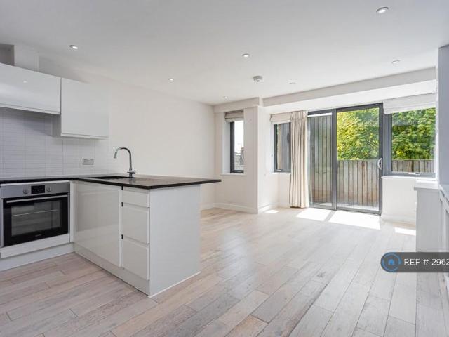 North Street, Horsham, RH13 1 bed flat to rent £1,225 pcm £283 pw