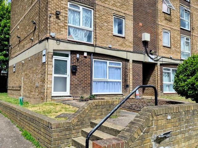 North Street, Strood ME2, 1 bed flat to rent, £1,100 pcm | PrimeLocation