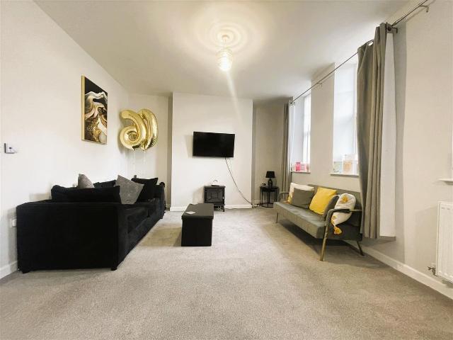 North Street, Rochester ME2, 2 bed flat to rent, £1,125 pcm | PrimeLocation