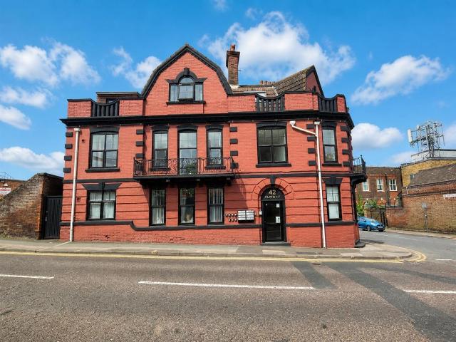 North Street, Rochester ME2, 2 bed flat to rent, £1,125 pcm | PrimeLocation