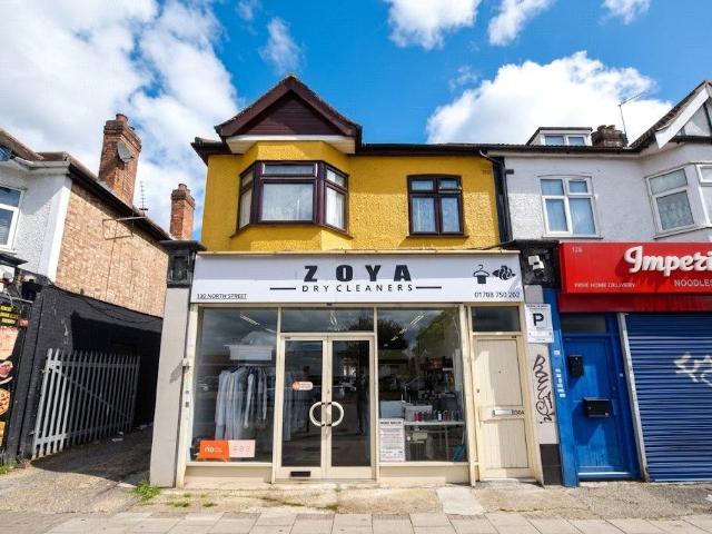 North Street, Romford RM1, 2 bed flat to rent, £1,550 pcm | PrimeLocation