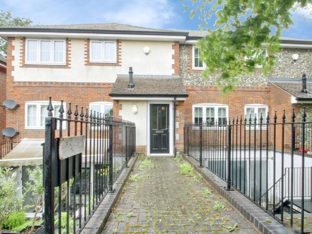 North Street, Windsor SL4 2 bed apartment to rent £1,650 pcm £381 pw
