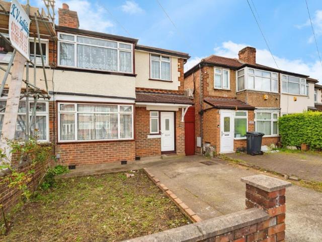 Northolt UB5 3 bed semi detached house to rent £2,300 pcm £531 pw