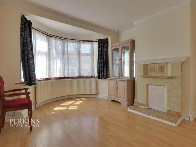Northolt, UB5 3 bed terraced house to rent £2,450 pcm £565 pw