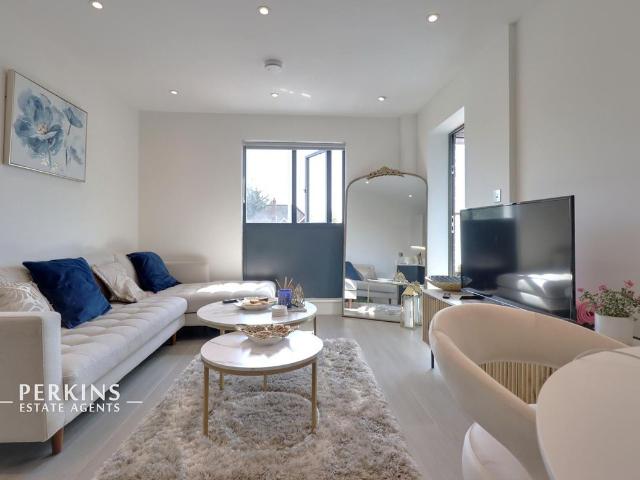 Northolt UB5, 1 bed flat to rent, £1,750 pcm | PrimeLocation