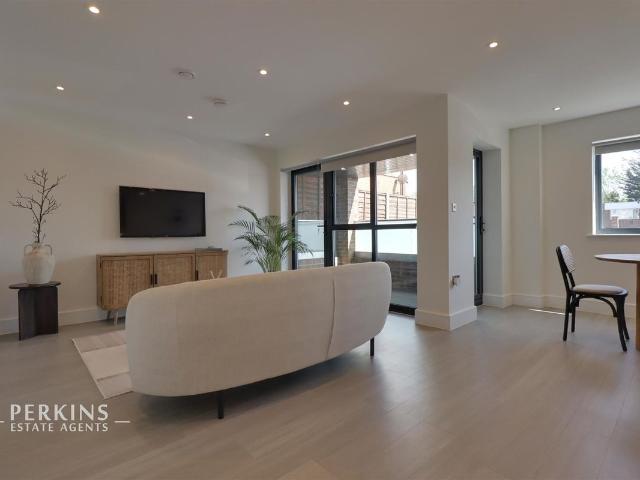 Northolt UB5, 1 bed flat to rent, £1,700 pcm | PrimeLocation