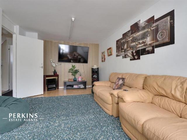 Northolt, UB5 4 bed end of terrace house to rent £2,600 pcm £600 pw