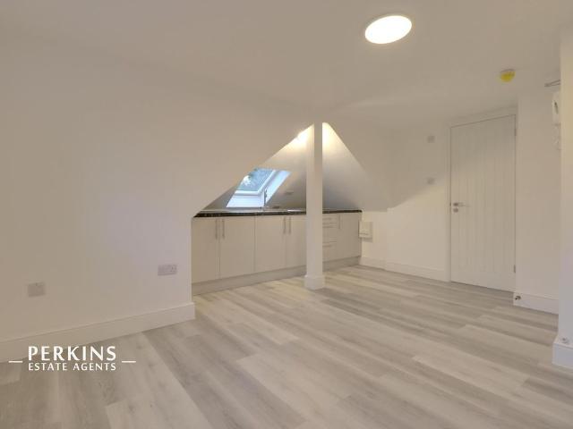 Northolt UB5, Studio to rent, £1,000 pcm | PrimeLocation