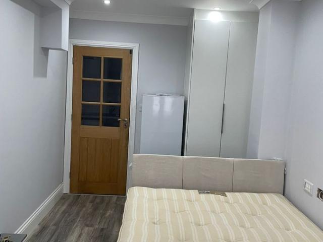 Northolt UB5, Studio to rent, £1,100 pcm | PrimeLocation