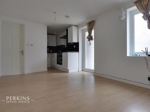 Northolt UB5, Studio to rent, £1,300 pcm | PrimeLocation