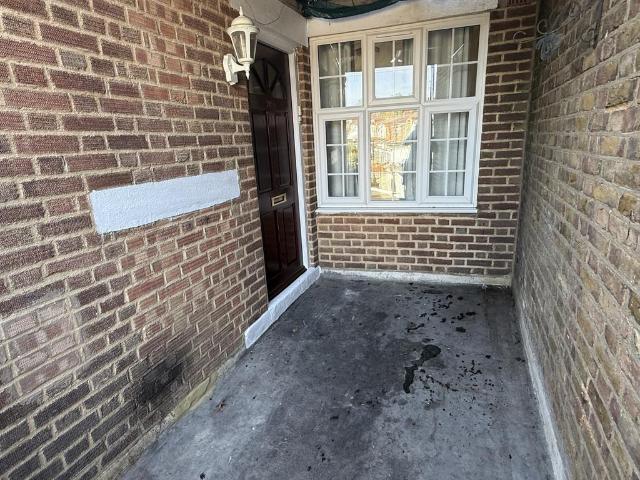 Northolt Road, HA2 8JA 3 bed apartment to rent £1,850 pcm £427 pw