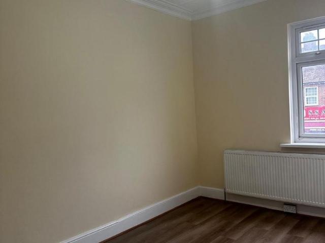 Northolt Road, HA2 3 bed flat to rent £2,350 pcm £542 pw