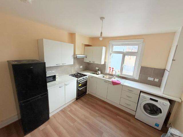 Northolt Road, Harrow HA2 3 bed flat to rent £2,300 pcm £531 pw
