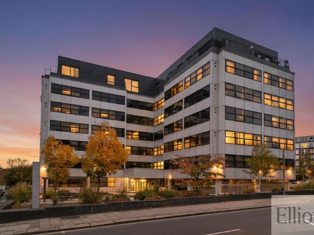 Northolt Road, Harrow HA2 3 bed penthouse to rent £3,099 pcm £715 pw