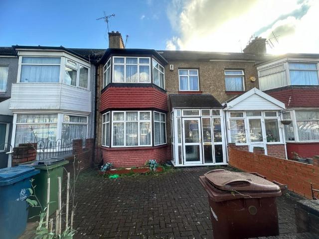 Northolt Road, Harrow HA2 3 bed terraced house to rent £2,400 pcm £554 pw