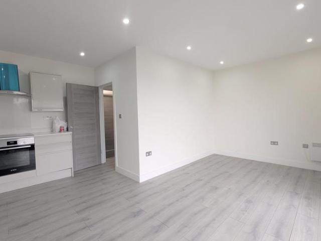 Northolt Road, Harrow, HA2 1 bed apartment to rent £1,800 pcm £415 pw