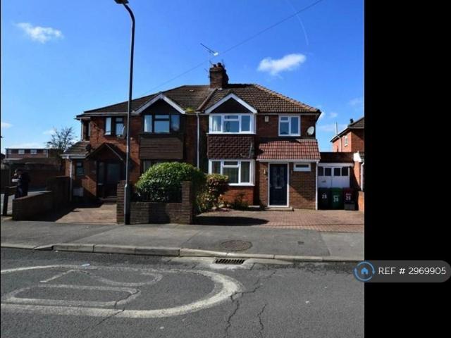 Northampton Avenue, Slough, SL1 3 bed semi detached house to rent £1,950 pcm £450 pw
