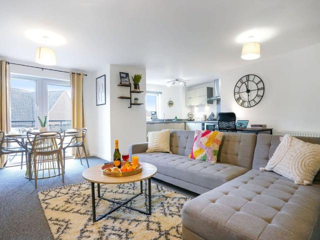 Northampton District NN1, 2 bed flat to rent, £3,150 pcm | PrimeLocation