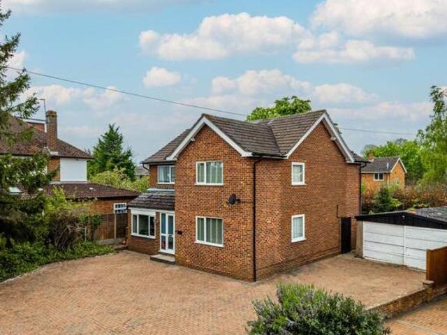 Northampton Road, Bromham, 4 Bedroom Detached