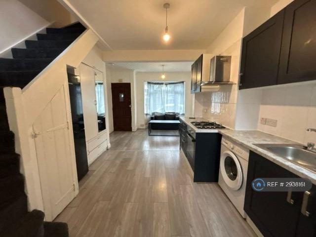 Northborough Road, Croydon, SW16 2 bed terraced house to rent £2,100 pcm £485 pw