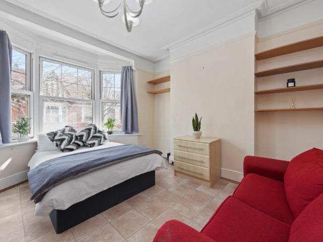 Northcote Avenue, London W5, Room to rent, £1,200 pcm | PrimeLocation