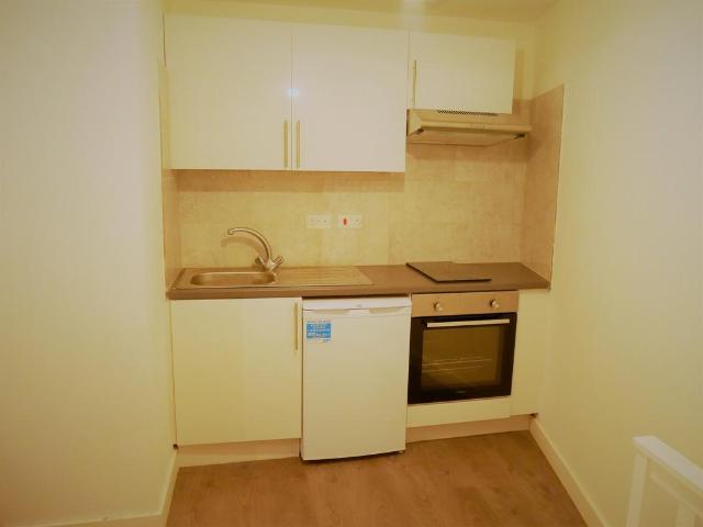 Northcote Avenue, Southall UB1 1 bed flat to rent £1,050 pcm £242 pw