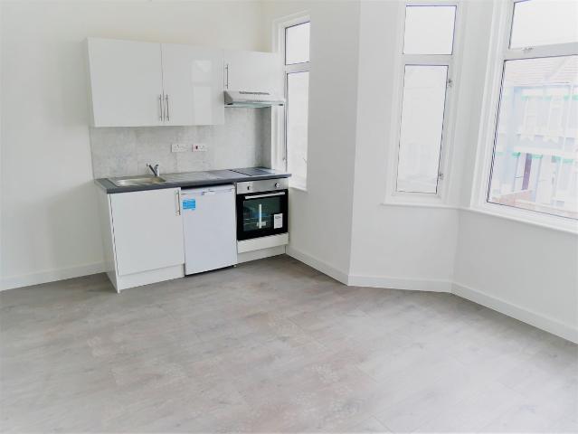 Northcote Avenue, Southall UB1, 1 bed semi detached bungalow to rent, £1,050 pcm | PrimeLocation