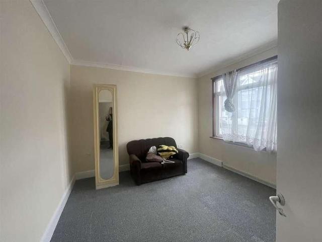 Northcote Avenue, Southall, UB1