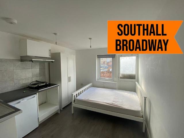 Northcote Avenue, Southall UB1 Studio to rent £1,000 pcm £231 pw