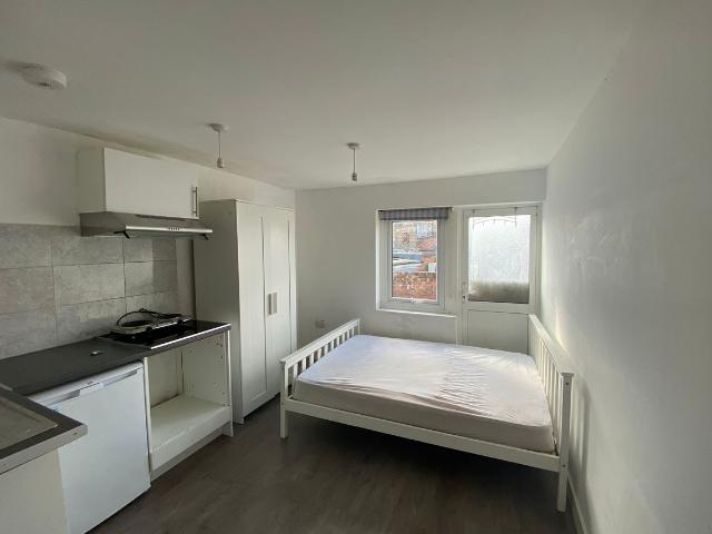Northcote Avenue, Southall UB1, Studio to rent, £1,000 pcm | PrimeLocation