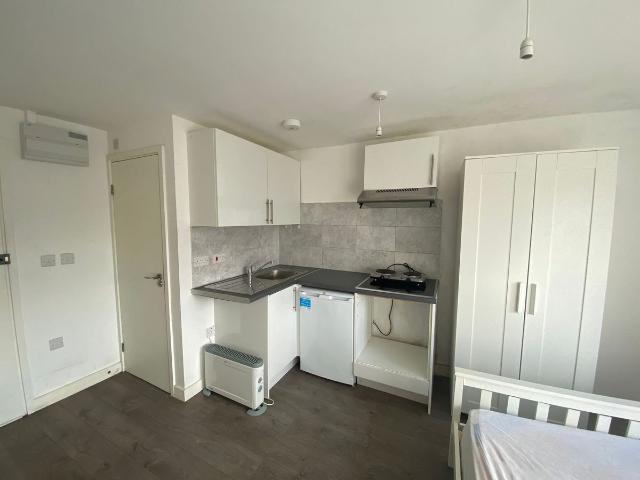Northcote Avenue, Southall UB1, Studio to rent, £1,000 pcm | PrimeLocation