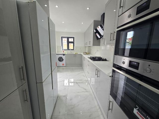 Northcote Avenue, Southall, 2 UB1, 4 bed terraced house to rent, £3,200 pcm | PrimeLocation