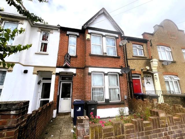 Northcote Avenue, Southall 4 bed terraced house to rent £2,400 pcm £554 pw
