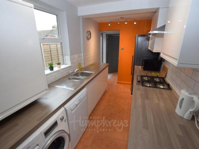 Northcote Street, Northampton NN2 4 bed terraced house to rent £1,820 pcm £420 pw