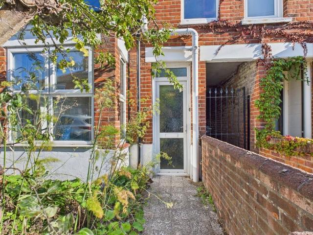 Northcote Road 4 bed terraced house to rent £1,716 pcm £396 pw
