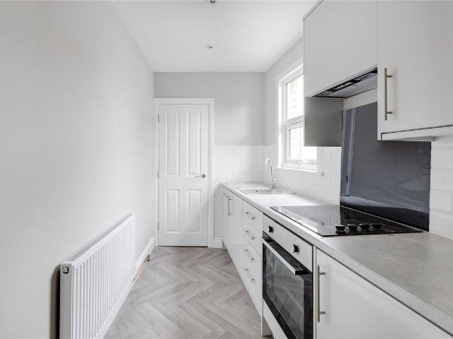 Northcote Road, Between The Commons SW11, 2 bed flat to rent, £2,650 pcm | PrimeLocation