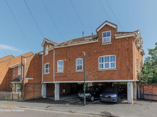Northcote Road, Bournemouth BH1, 2 bed flat to rent, £900 pcm | PrimeLocation