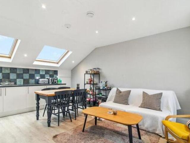 Northcote Road, London, 2 Bedroom Apartment