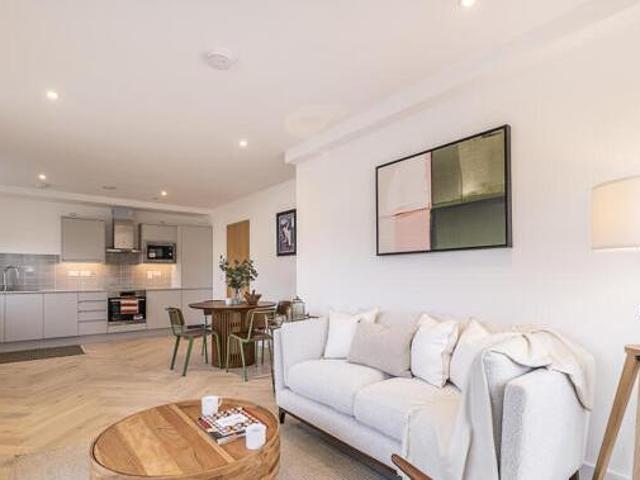 Northcote Road, London, 2 Bedroom Flat