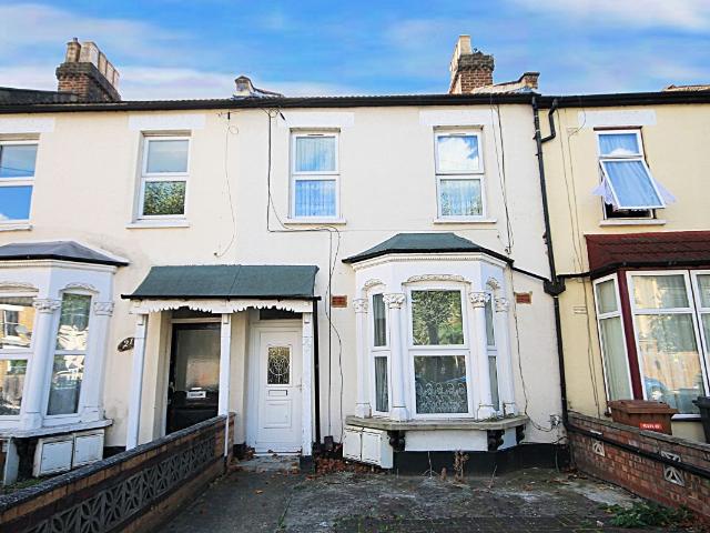 Northcote Road, London E17, 2 bed flat to rent, £1,800 pcm | PrimeLocation