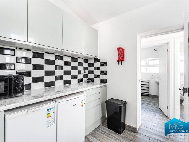 Northcott Avenue, London, N22 2 bed apartment to rent £2,050 pcm £473 pw