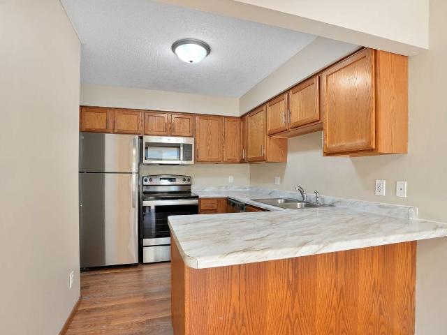 Northdale Commons Townhomes – Multi 3 Bedroom Home for Rent at Crooked Lake Blvd Nw, Minneapolis, MN 55433