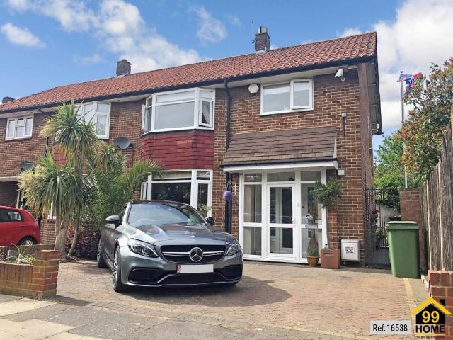 Northdown Gardens, Ilford, Essex, IG2 3 bed semi detached house to rent £2,450 pcm £565 pw