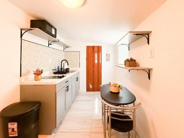 Northeast MacFarlane Home, a 2 minute walk to tran