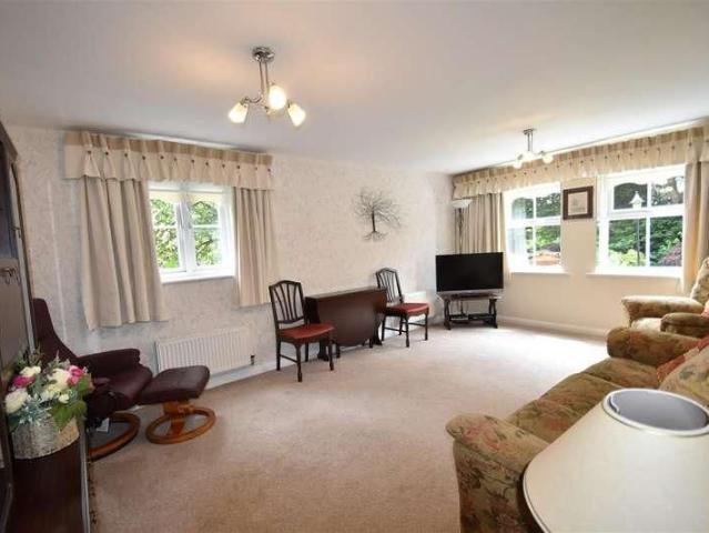 Northenden Road, Hampton House, M33