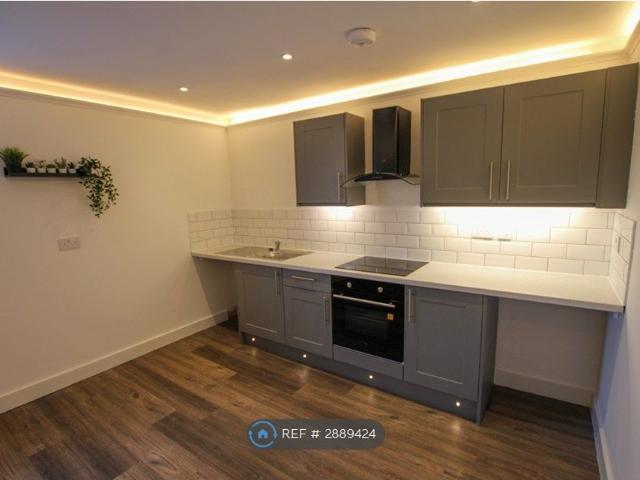 Northenden Road, Sale M33, 2 bed flat to rent, £995 pcm | PrimeLocation
