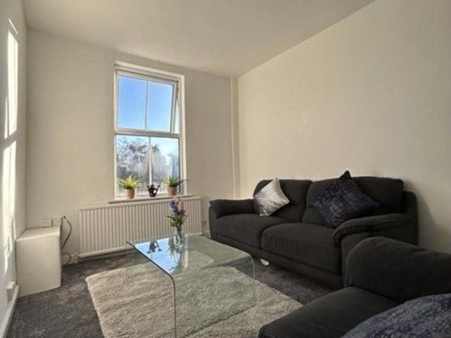 Northenden Road, Sale M33, Room to rent, £795 pcm | PrimeLocation